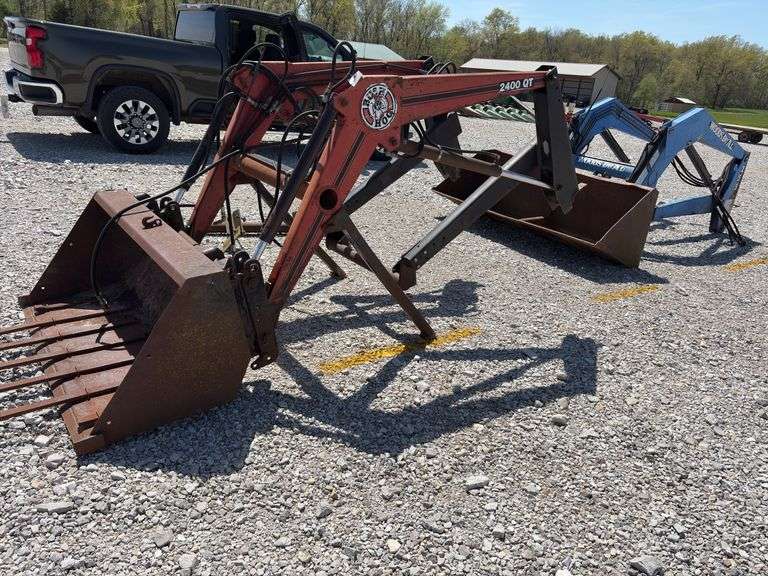 Bush Hog 2400 QT Loader, 5’ wide bucket w/manure tines, Hydraulic Hoses ...