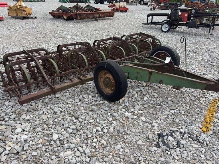 John Deere 400 Rotary Hoe, pin wheels are in good condition, 1 tire ...