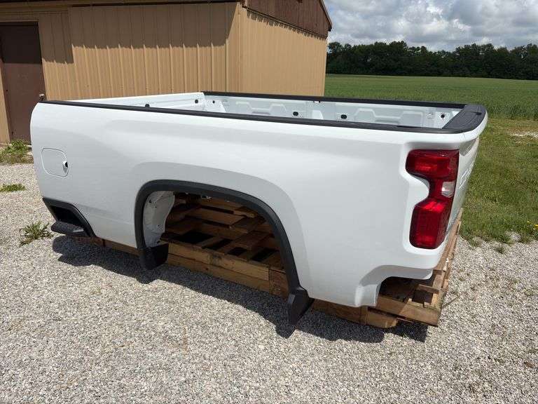 Chevrolet Silverado Custum 8’ pickup bed, White in color, side steps ...