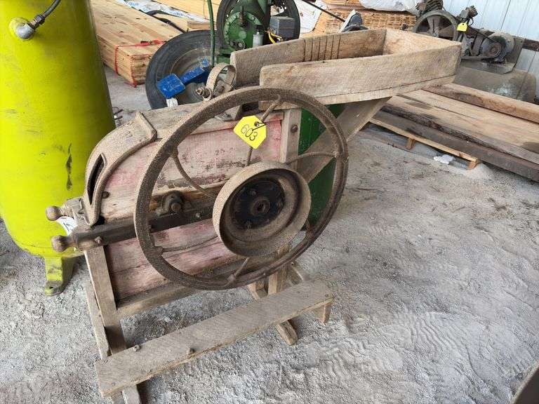Hand/Belt Driven Antique Corn Sheller, Unable to make out manufactor ...