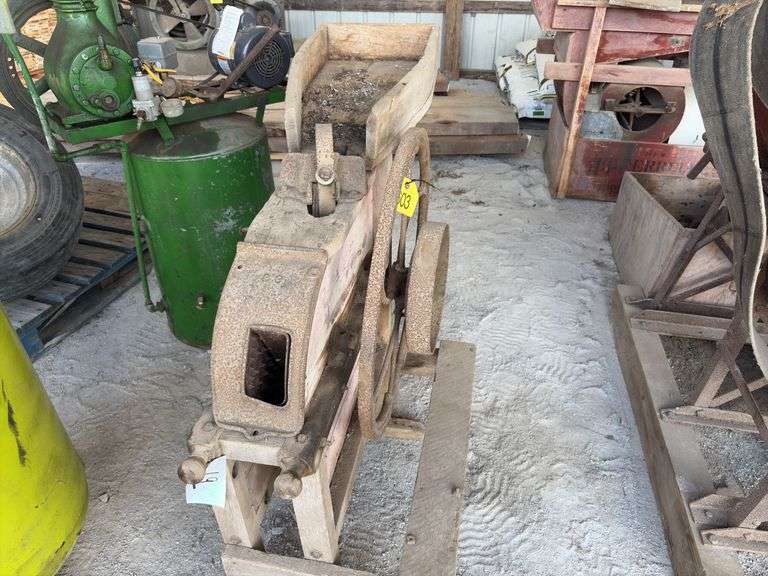 Hand/Belt Driven Antique Corn Sheller, Unable to make out manufactor ...