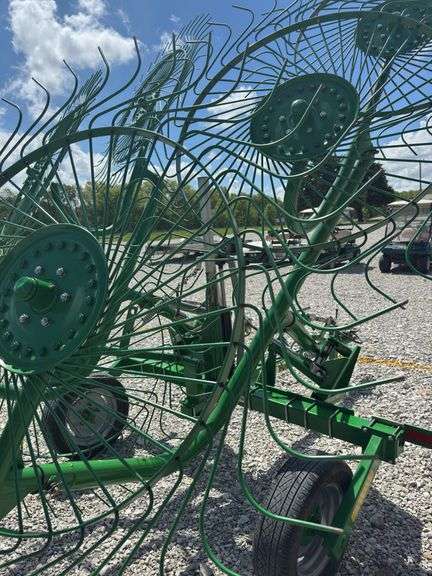 2013 Frontier WR 1008 Wheel Rake, Great Tires, Good Hydraulic Hoses ...