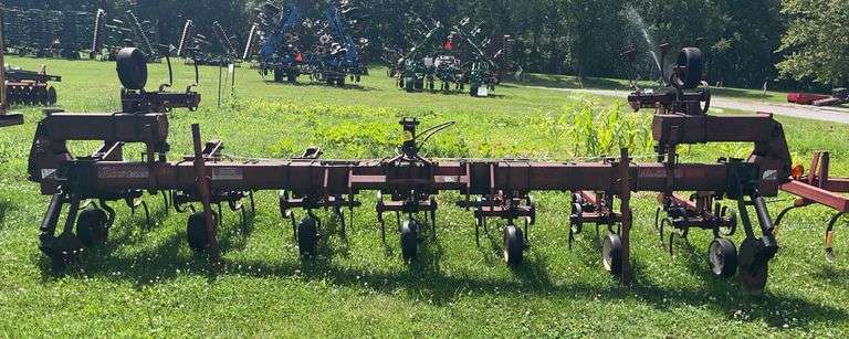 Kewanee 8 Row Cultivator, Spring Tooth, Model 3200, With Stand ...