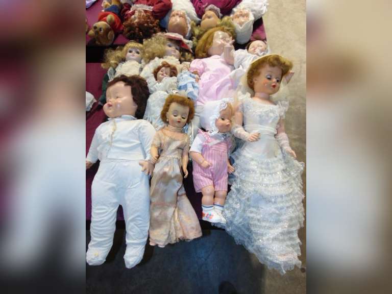 Group of various dolls - Lindsay Auctions LLC