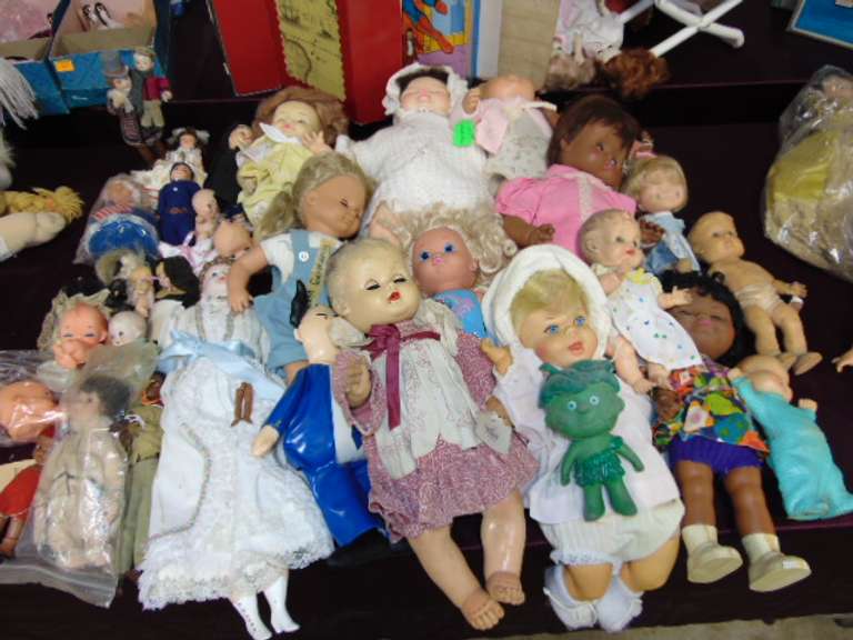 Group of various dolls - Lindsay Auctions LLC