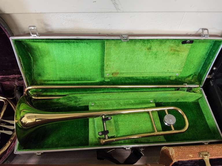 Conn trombone w/ case & mouth piece - Lindsay Auctions LLC