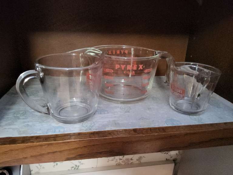 3 Pyrex and oven basics measuring glasses - Lindsay Auctions LLC