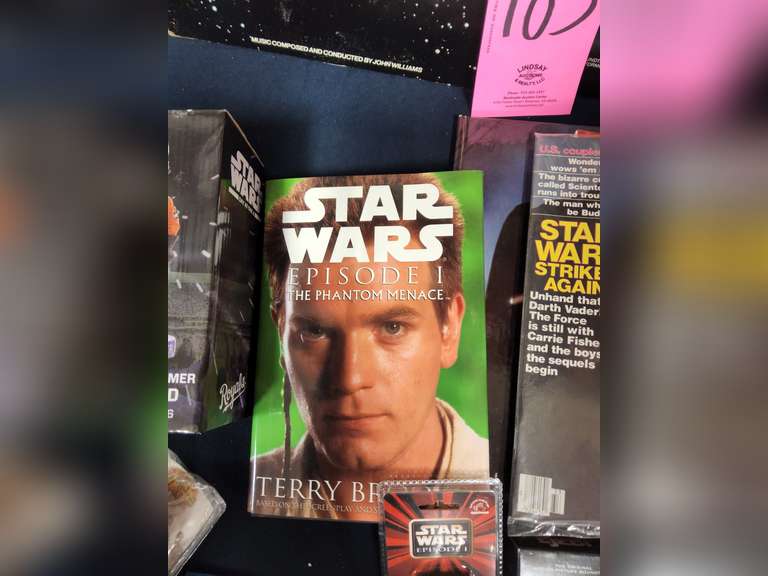 Approx 19 pcs of Star Wars: books, magazines, bobble head, toys ...