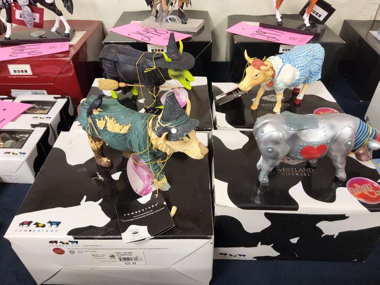 4 cow parade Wizard of Oz figurines - Lindsay Auctions LLC