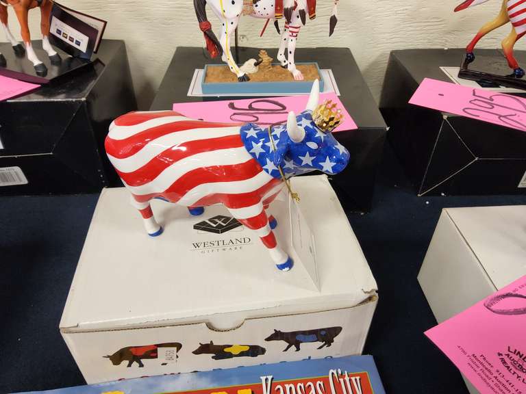 cow parade figurine and book - Lindsay Auctions LLC