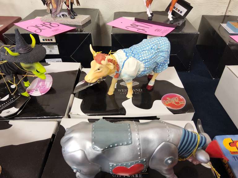 4 cow parade Wizard of Oz figurines - Lindsay Auctions LLC
