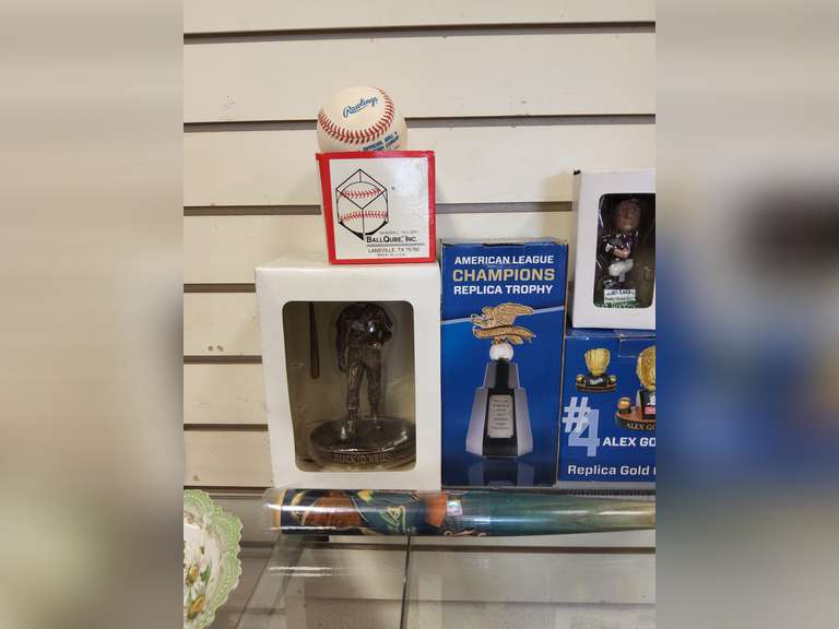 Group of various baseball items SEE PICS - Lindsay Auctions & Realty LLC