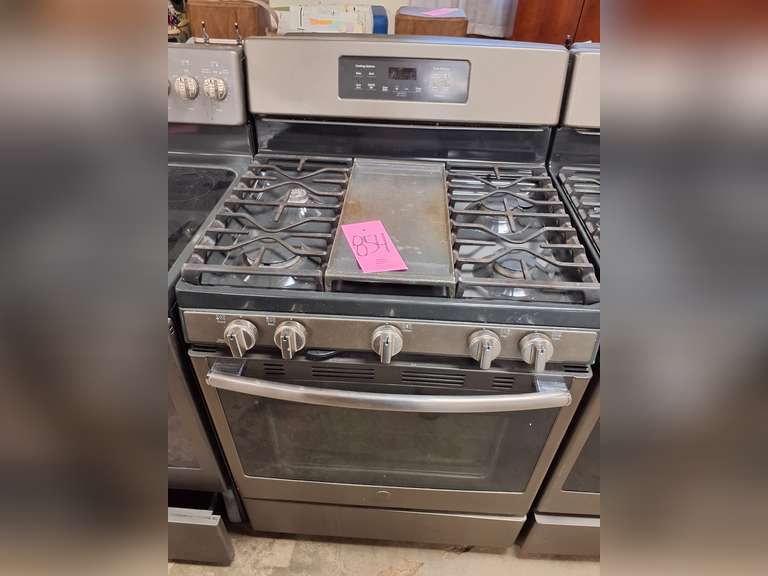 GE gas? stove/oven (condition unknown) - Lindsay Auctions & Realty LLC