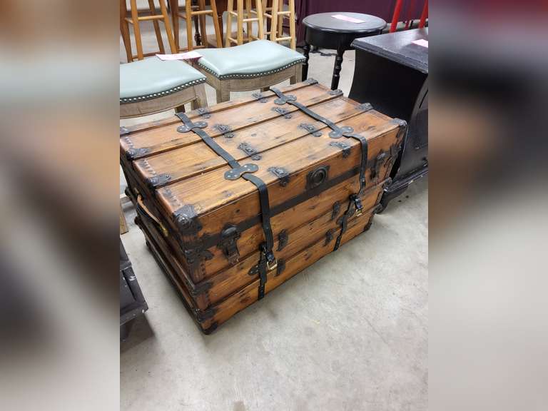 Wood trunk approx 35" x 20" x 22" (In pretty good shape. Perfect for ...