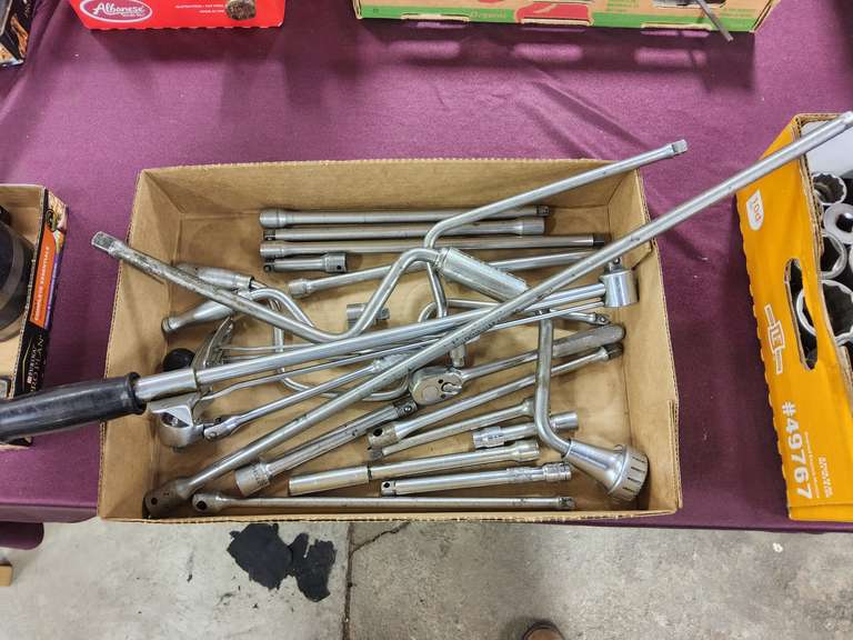 Flat of extensions, ratchets, torque wrench & other (Mac, Craftsman, SK ...