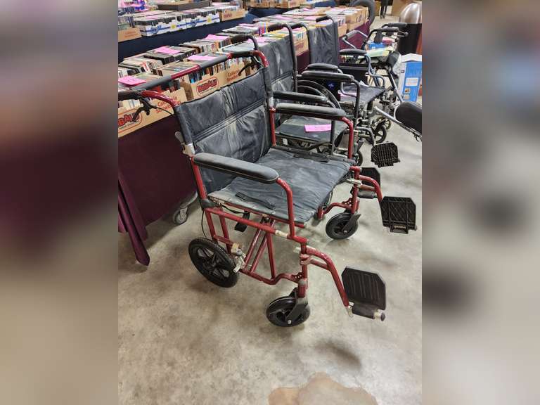 Extra wide travel chair - Lindsay Auctions LLC