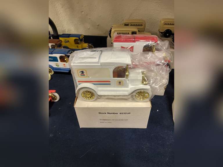 8 collectible coin banks SEE PICS - Lindsay Auctions LLC