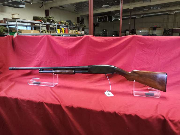 Winchester Mod: 12, 12ga pump shotgun, 28" brl, poly choke, 2-3/4 ...