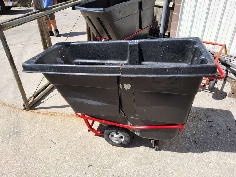 Rolling trash bin - Lindsay Auctions & Realty LLC