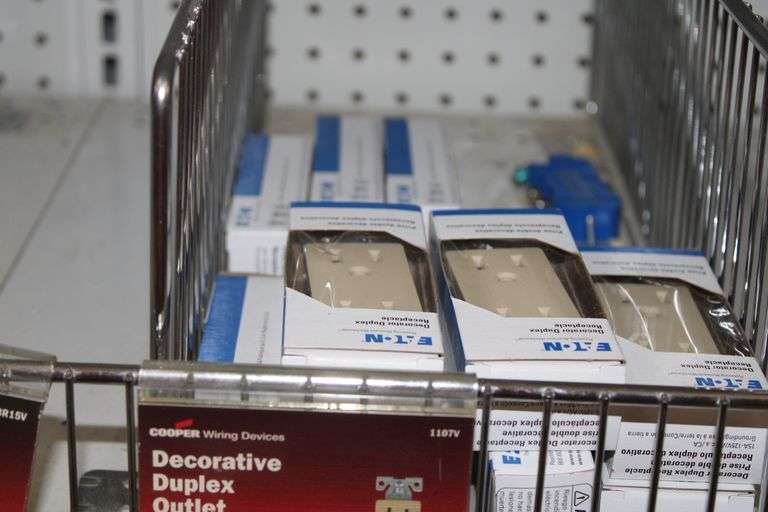 DUPLEX OUTLET; SINGLE OUTLET; TWO SINGLE POLE OUTLET - COLOR TAN ...