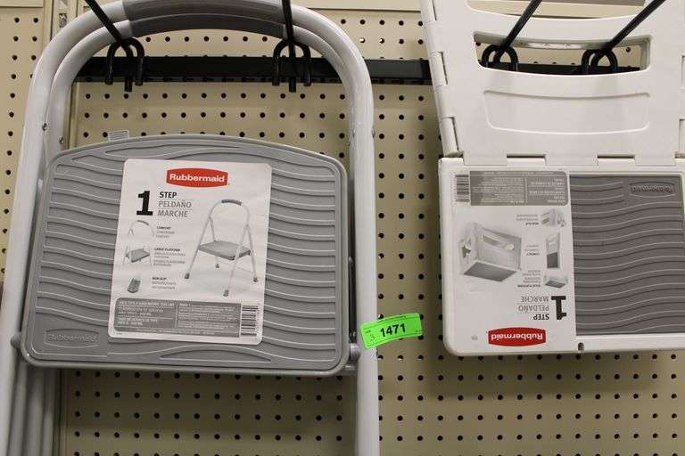 STEP LADDER RUBBERMAID WHITE - Lawler Auction Company