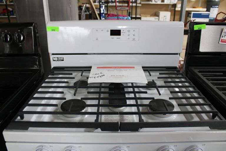 MAYTAG GAS STOVE WHITE W/ 5TH OVAL BURNER - Lawler Auction Company