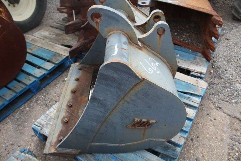 (1) - 18" WIDE BUCKET & (1) - 35" WIDE BUCKET - Lawler Auction Company