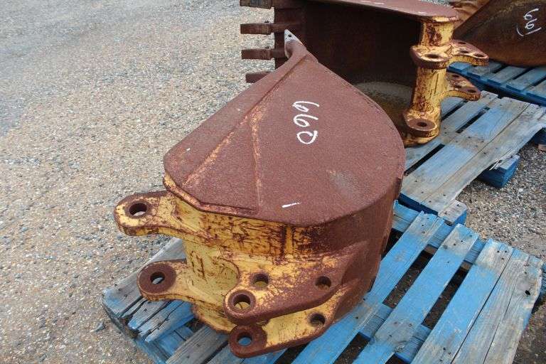 24" WIDE BUCKET - Lawler Auction Company