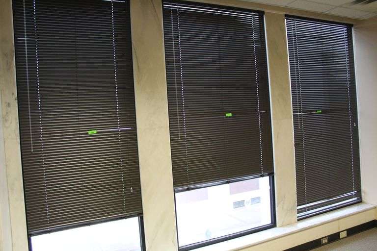 (3) WINDOW BLINDS *BIDDER MUST REMOVE - Lawler Auction Company