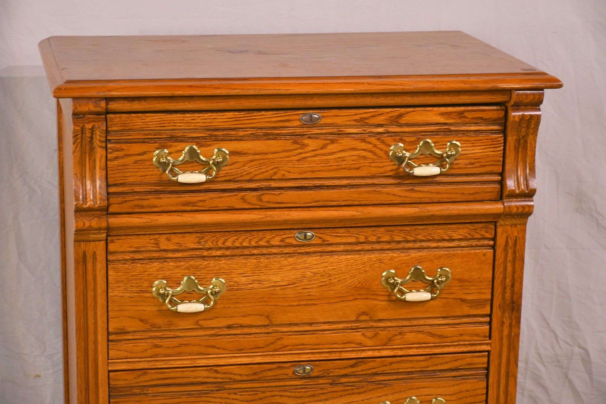Lexington oak bedroom furniture store