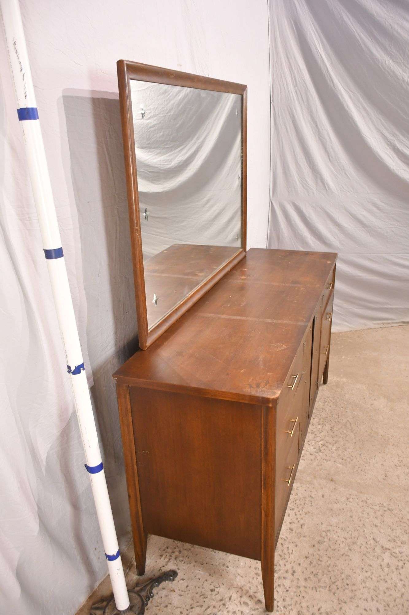 Broyhill Premier Saga walnut mid century style dresser with etched mirror 14192 002 R.H. Lee Co. Auctioneers