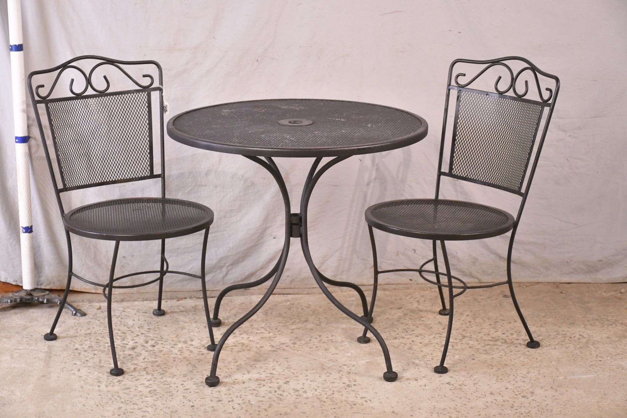 Plantation Patterns black metal 3 piece patio set 13024 585 R.H. Lee Co. Auctioneers