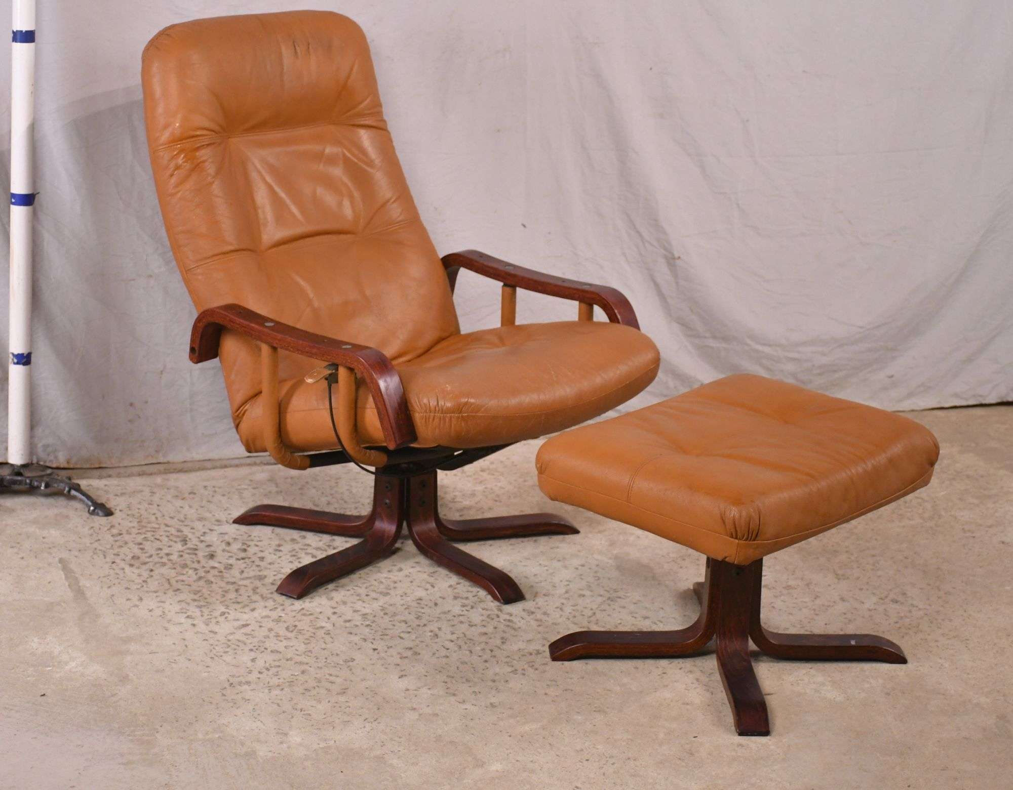 Swedish leather recliner chairs store