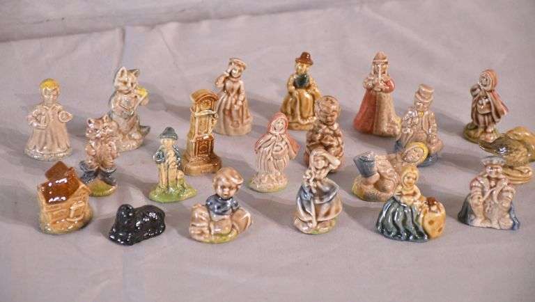 Group of 20 small Wade "Nursery Rhyme" figurines; 11923-062 - R.H. Lee ...