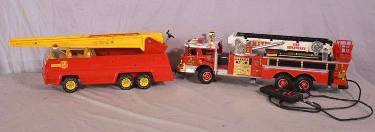 Vintage Tonka red and yellow metal firetruck and plastic remote ...