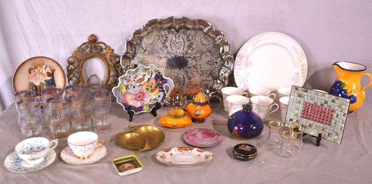 Large group of miscellaneous items; 68-6202 - R.H. Lee & Co. Auctioneers
