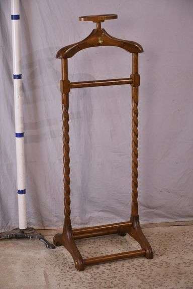 Gentlemen's valet stand with barley twist columns; 17395-004 - R.H. Lee ...