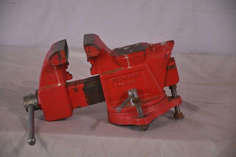 Columbian bench mounted vice; 874-125 - R.H. Lee & Co. Auctioneers