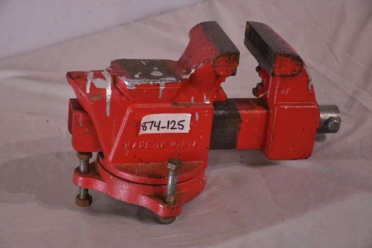 Columbian bench mounted vice; 874-125 - R.H. Lee & Co. Auctioneers