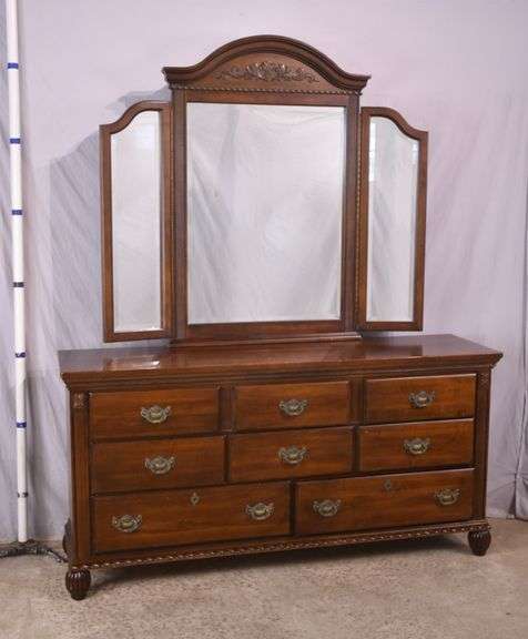 Kincaid 8 drawer dresser with beveled batwing mirror; 1153-008 - R.H ...