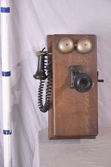 Vintage oak crank style wall phone; 17890-002 - R.H. Lee & Co. Auctioneers