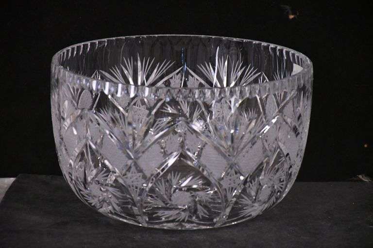 Large crystal punch bowl; 5948-040 - R.H. Lee & Co. Auctioneers