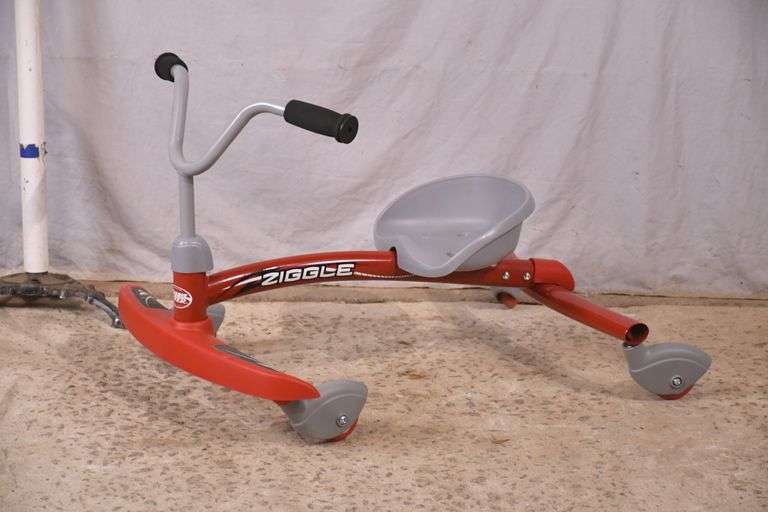 Radio Flyer "Ziggle" child's bike; 15910-036 - R.H. Lee & Co. Auctioneers