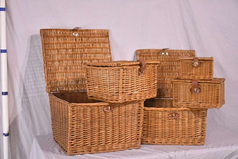 Group of 5 nesting wicker baskets; 3299-071 - R.H. Lee & Co. Auctioneers