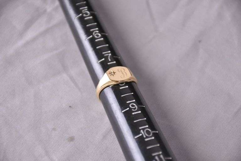 10kt gold "B" signet ring with diamond baguette accent; 13227-025 - R.H ...