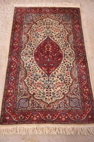 3.1'x5.2' hand knotted Persian rug with cream-colored field; 17216-135 ...