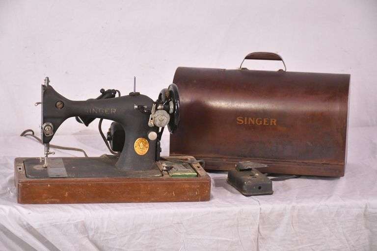 Vintage Singer portable sewing machine; 198-199 - R.H. Lee & Co ...