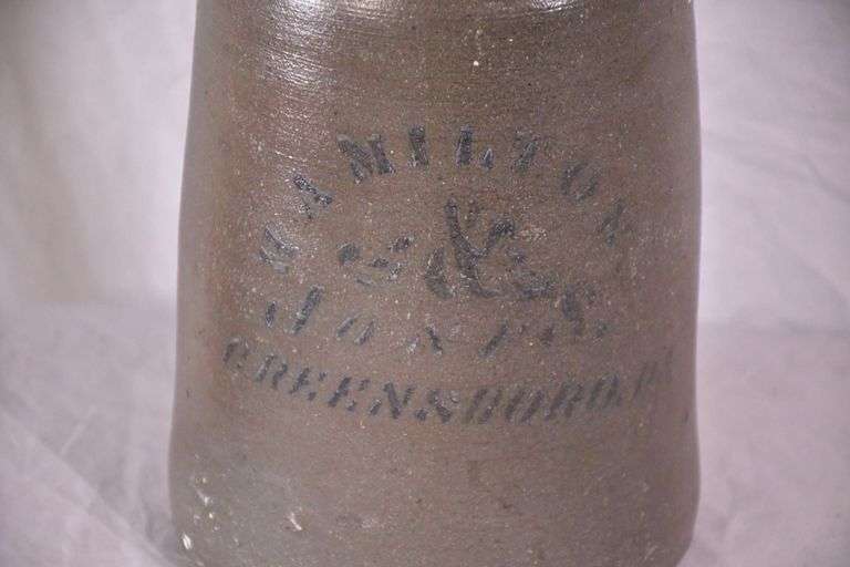 Hamilton vintage pottery container; 18304-002 - R.H. Lee & Co. Auctioneers