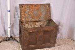 Heavy iron lift-top box; 192-3102 - R.H. Lee & Co. Auctioneers
