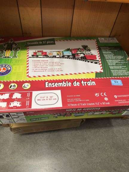 Lionel Battery-Operated Elf Toy Train Set with Locomotive, Train Cars ...